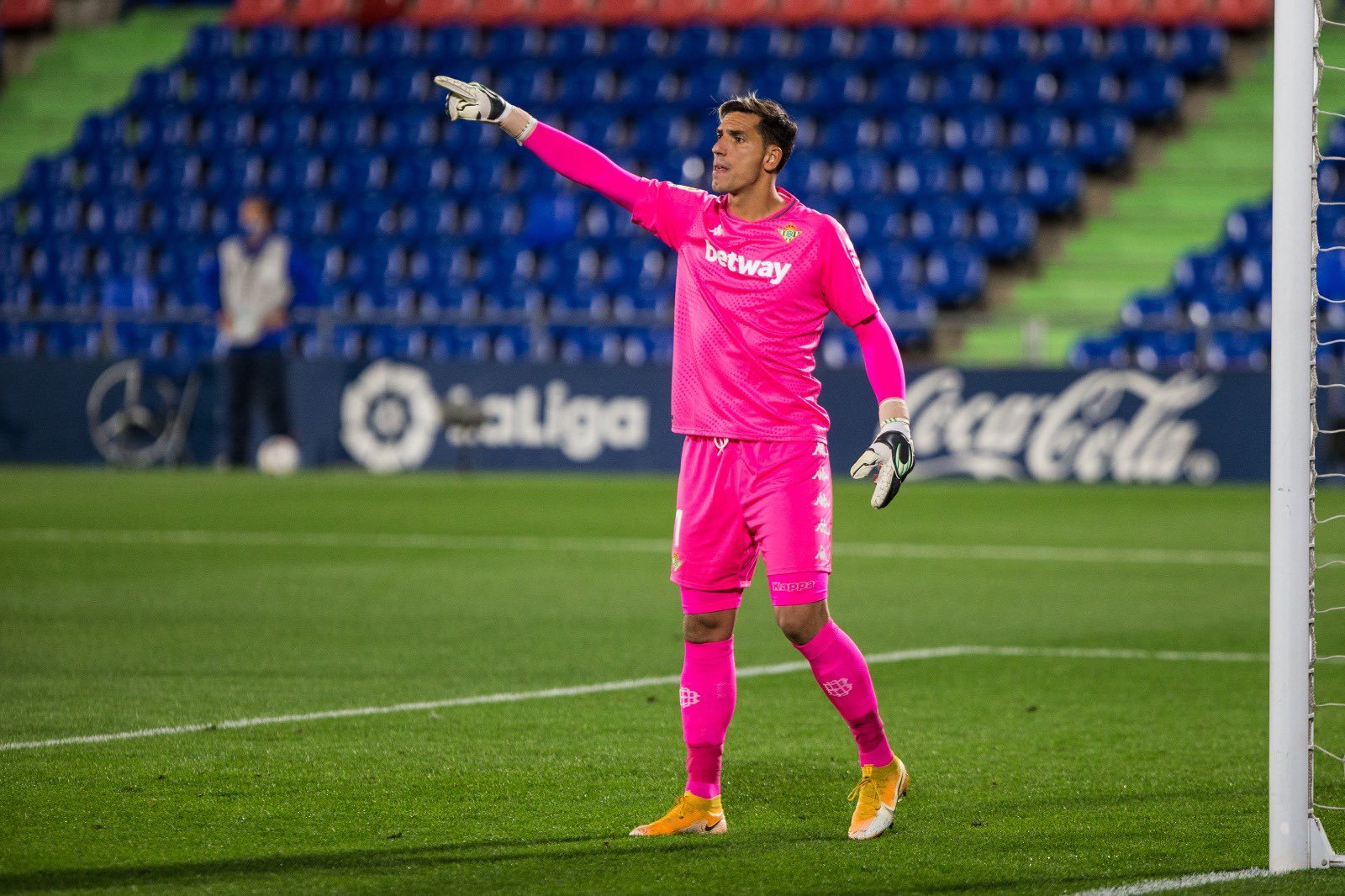 ¿Merece Joel Robles la portería del Real Betis? - AreaDePenalti